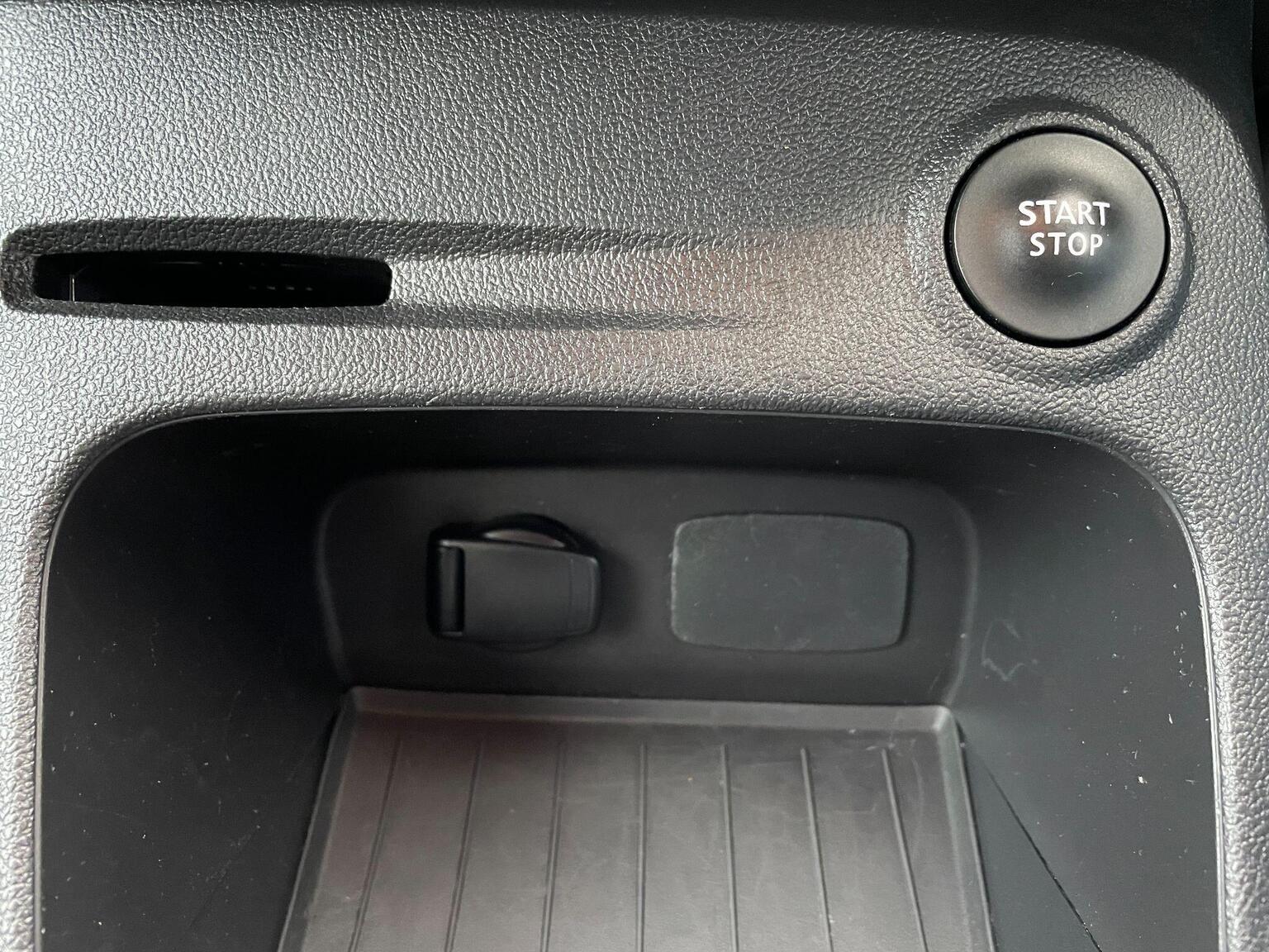 Used RENAULT CAPTUR 2019 Red for sale - £7995 in Stockport, Cheshire ...