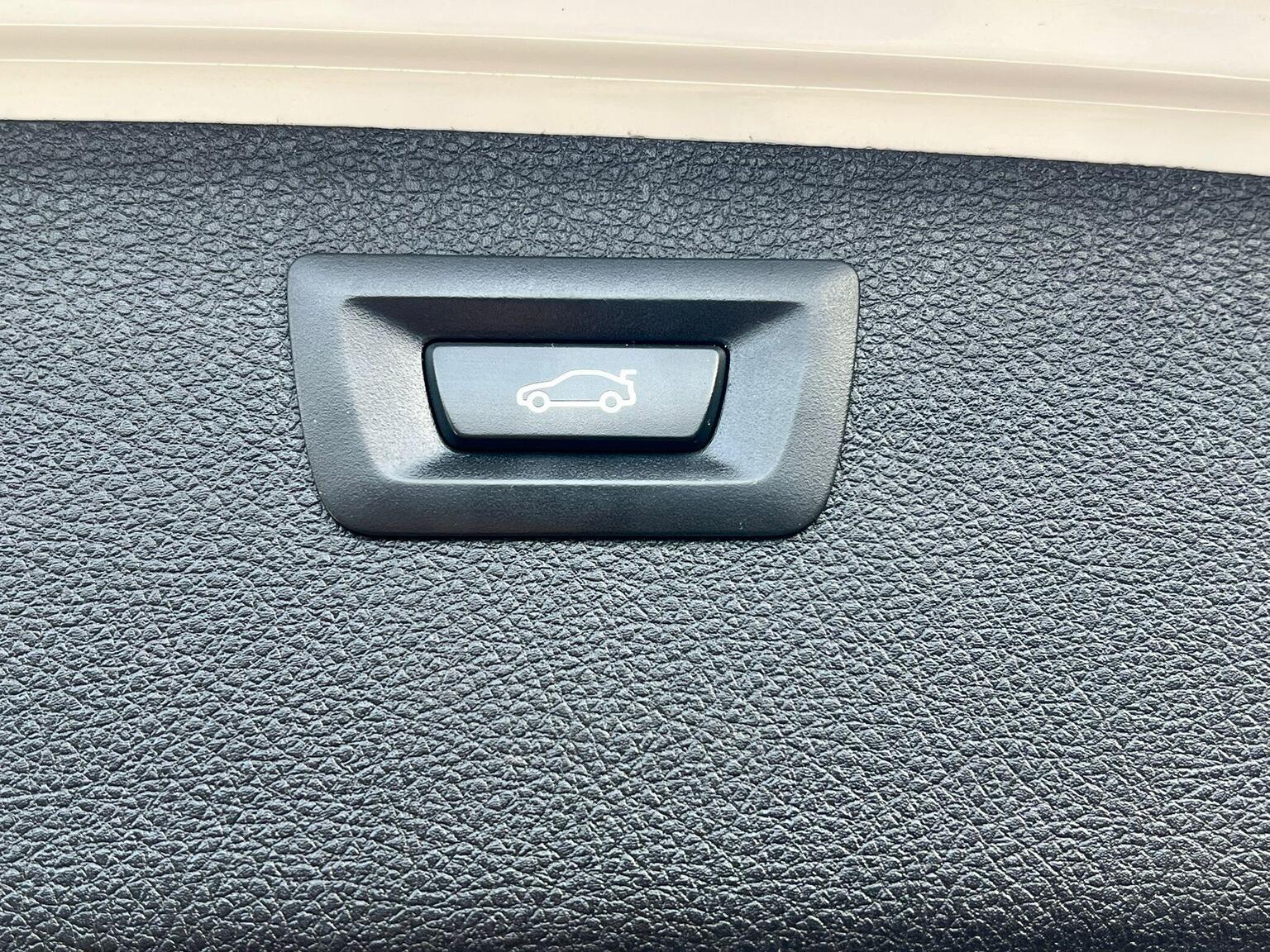 Used BMW 3 SERIES 2015 White for sale - £9999 in Wolverhampton, West ...